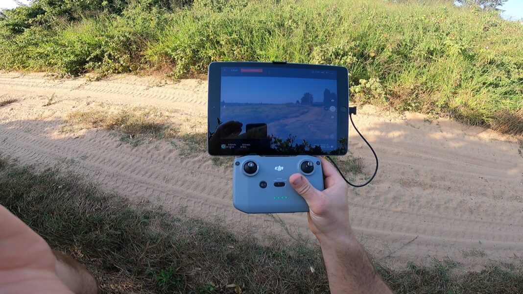 Using a Phone vs Tablet while Flying Drones – eDrones.review